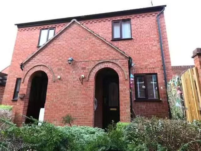 2 bedroom house for rent in West End Court, Crompton Street, W.