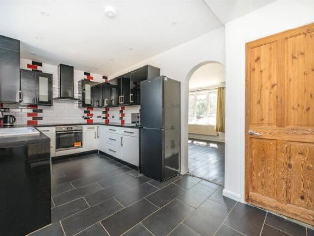 2 bedroom house for rent in White Horse Lane, Stepney, London, E1