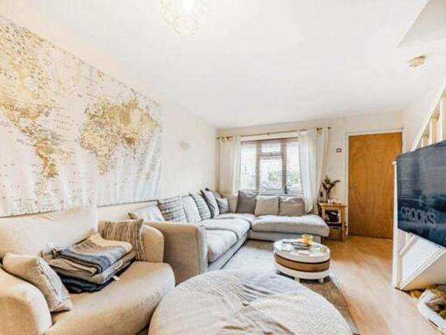 2 Bedroom House For Rent In Wimbledon, London