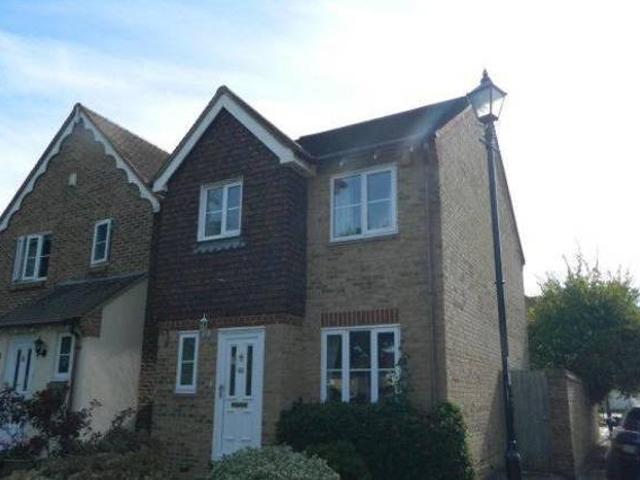 2 bedroom house for rent in Tanbridge Park Horsham RH12