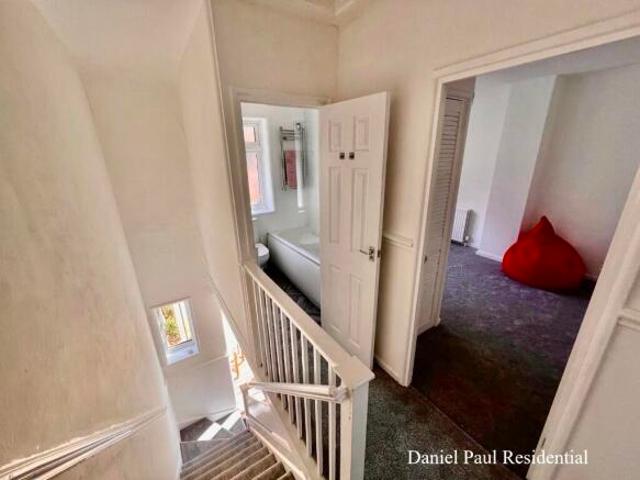 2 bedroom house for rent in Templeman Road, London, W7