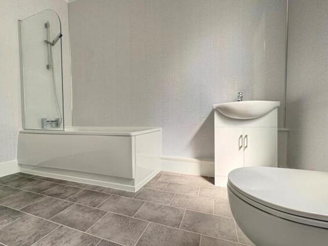 2 bedroom house for rent in Turner Road, London, E17