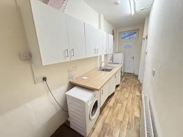 2 bedroom house for rent in Union Road,, Bradford, BD7