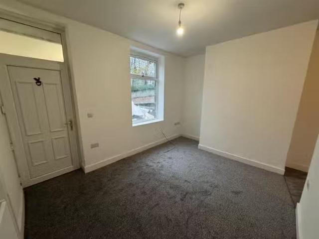 2 bedroom house for rent in Victoria Road, Keighley, BD21