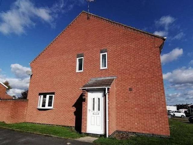 2 bedroom house for rent in York Avenue Atherstone CV9 3BD CV9