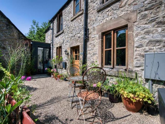 2 bedroom house for sale