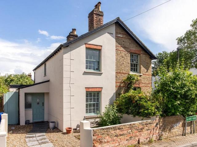 2 bedroom house for sale