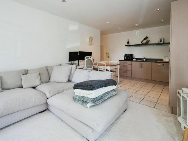 2 bedroom house for sale