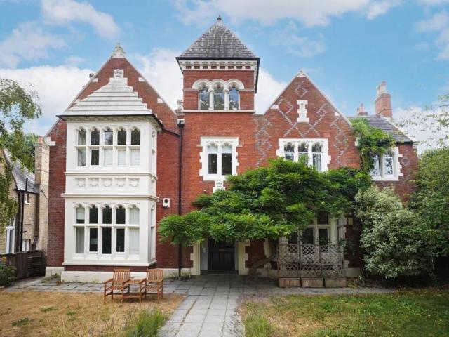 2 bedroom house for sale