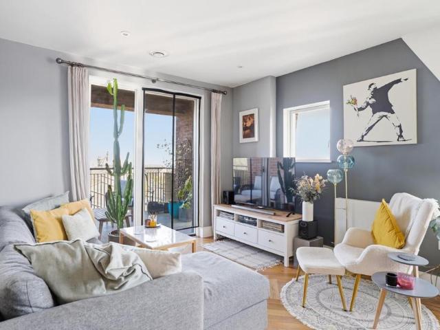 2 bedroom flat for sale
