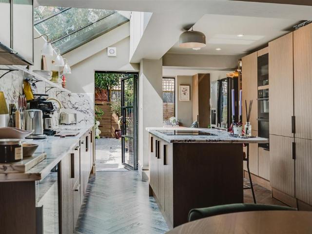 2 bedroom house for sale