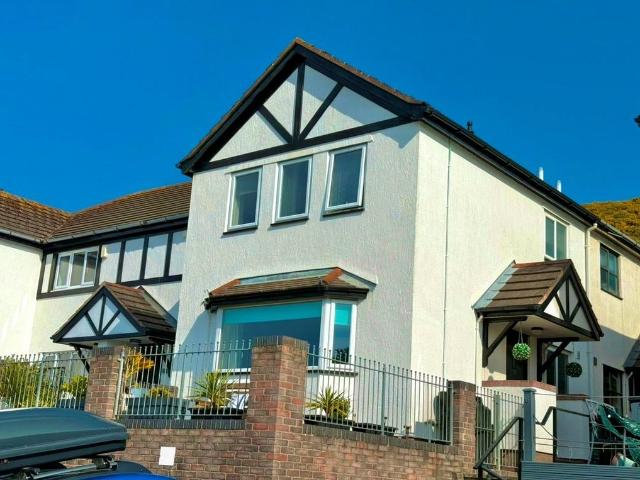 2 bedroom house for sale