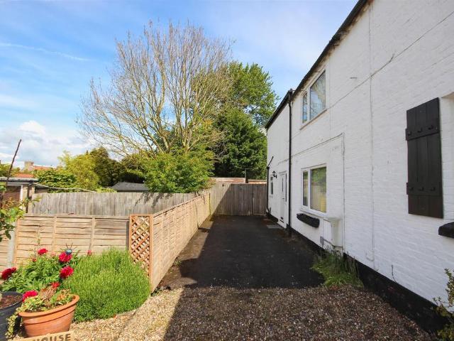 2 bedroom house for sale