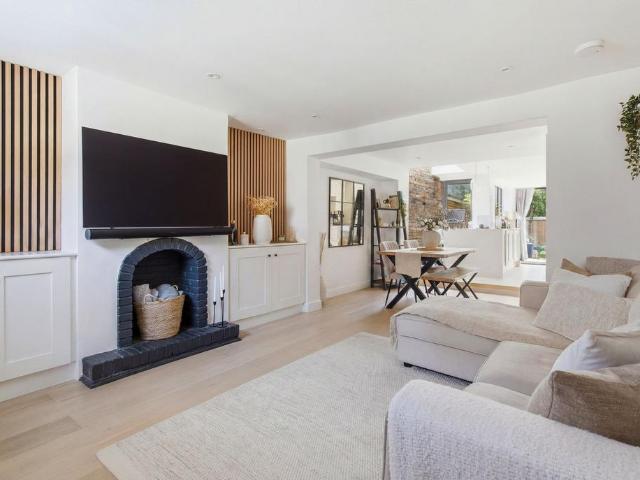 2 bedroom house for sale