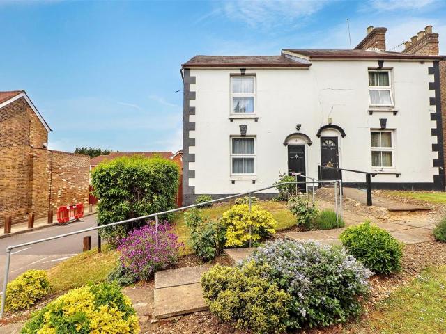 2 bedroom house for sale