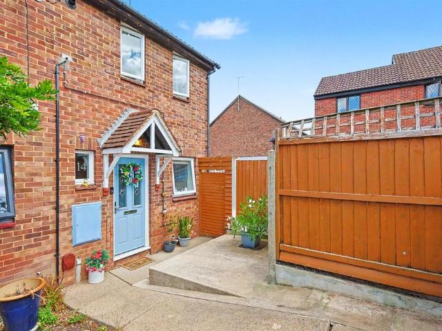 2 bedroom end of terrace house for sale