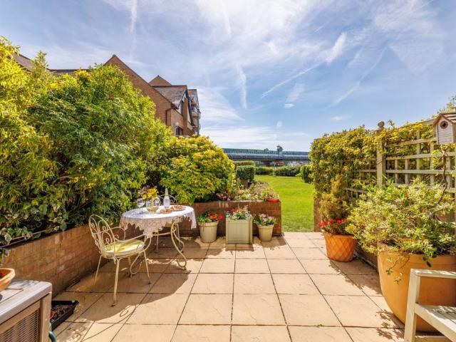 2 bedroom house for sale