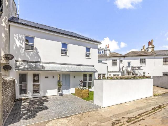 2 bedroom house for sale