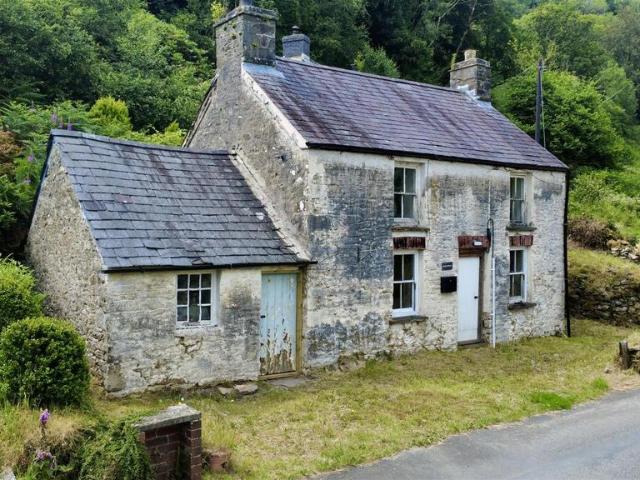 2 bedroom house for sale
