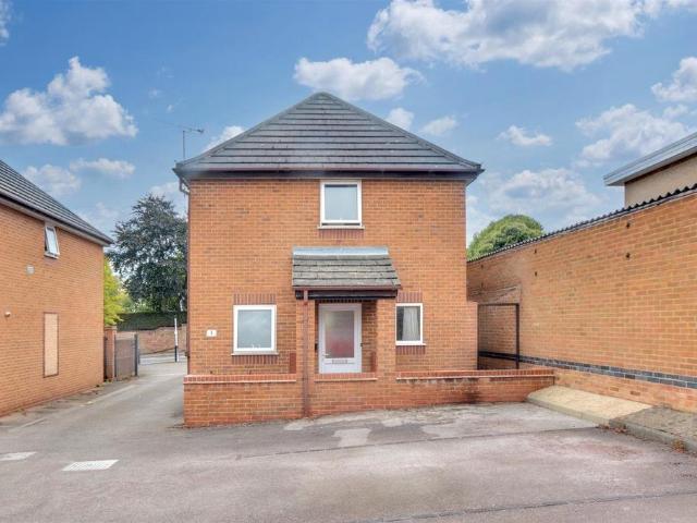 2 bedroom detached house for sale