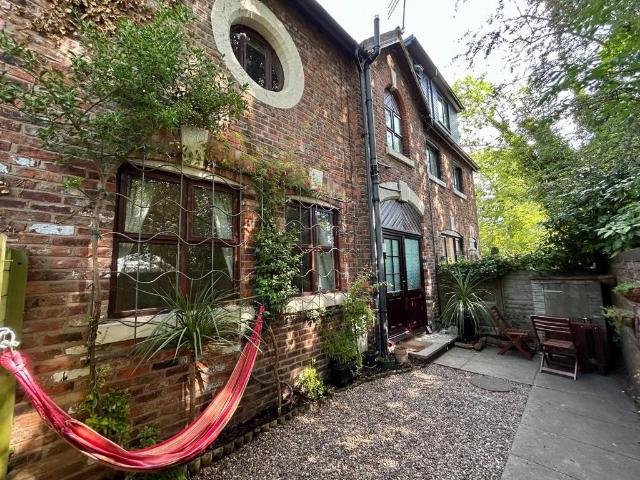2 bedroom house for sale