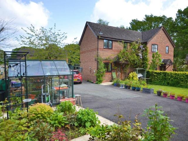 2 bedroom house for sale