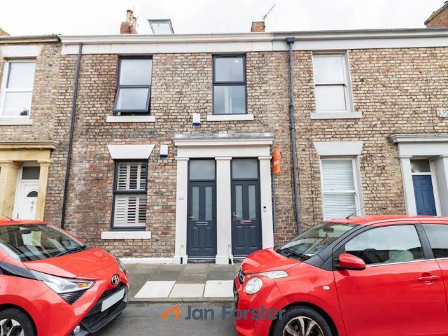 2 bedroom maisonette for sale