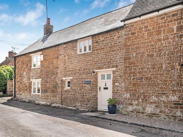 2 bedroom house for sale