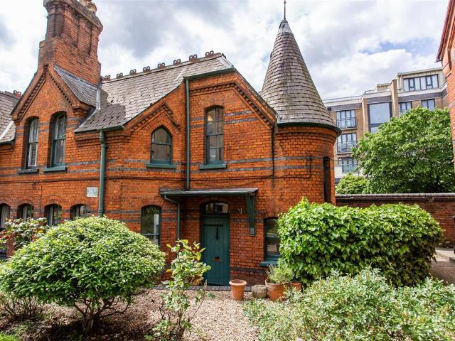 2 bedroom house for sale