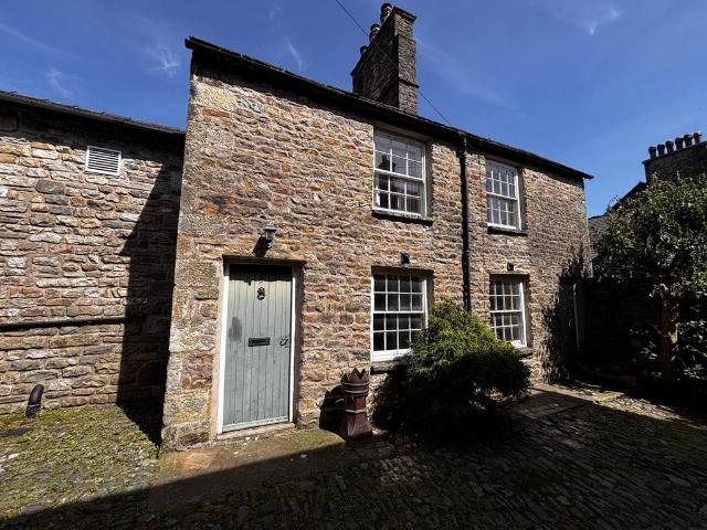 2 bedroom house for sale
