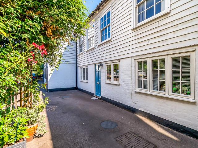 2 bedroom house for sale
