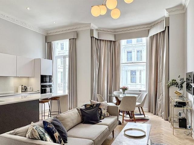3 bedroom flat for sale