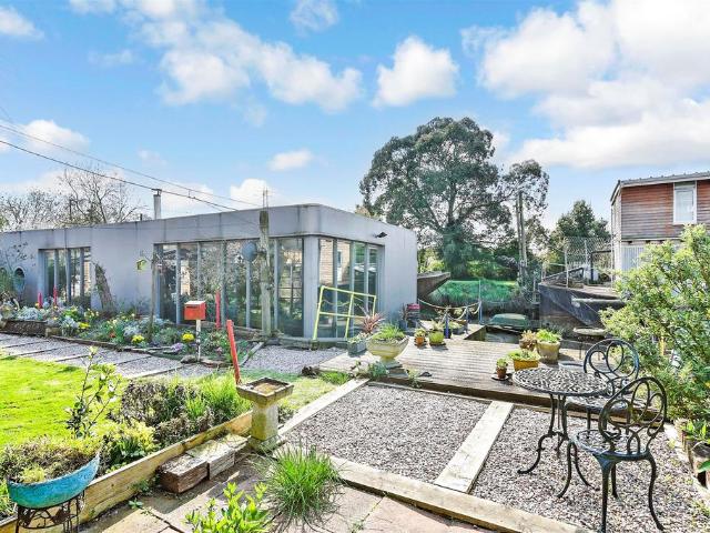 2 bedroom detached house for sale