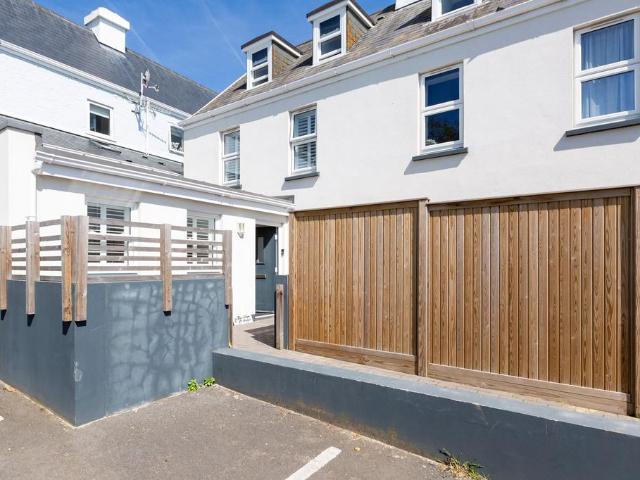 2 bedroom house for sale