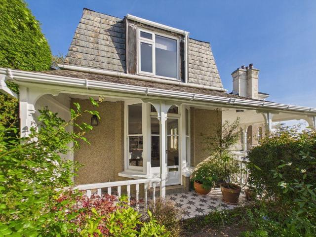 2 bedroom house for sale