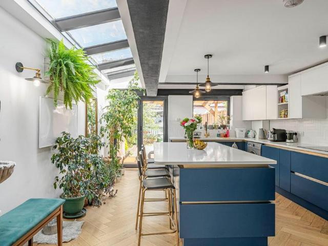 2 bedroom house for sale
