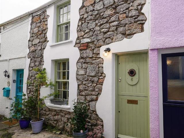 2 bedroom house for sale
