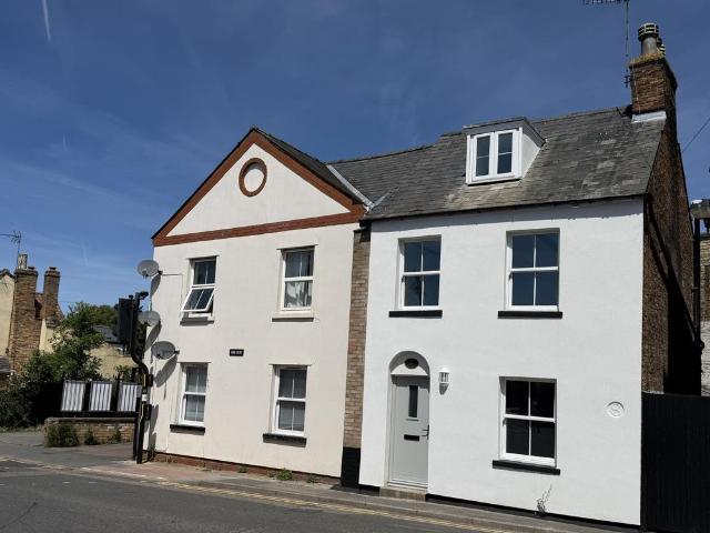 2 bedroom house for sale