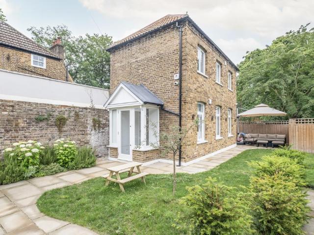 2 bedroom house for sale