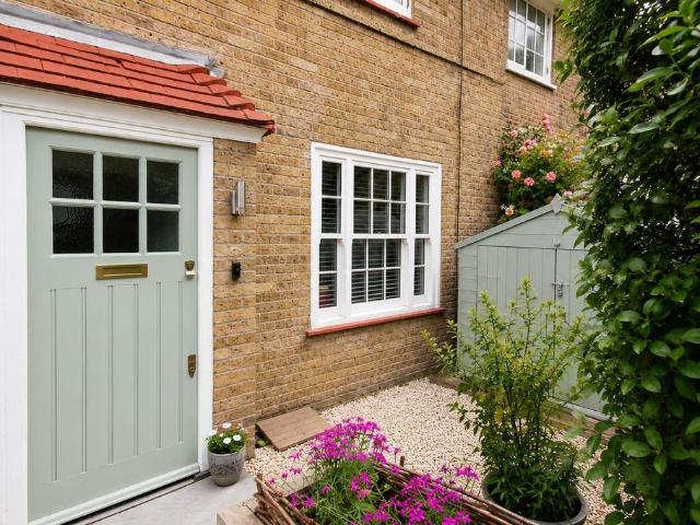 2 bedroom house for sale