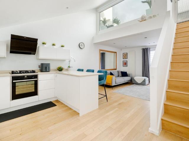 2 bedroom house for sale