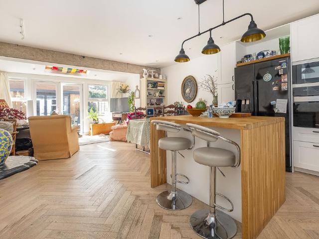 2 bedroom house for sale