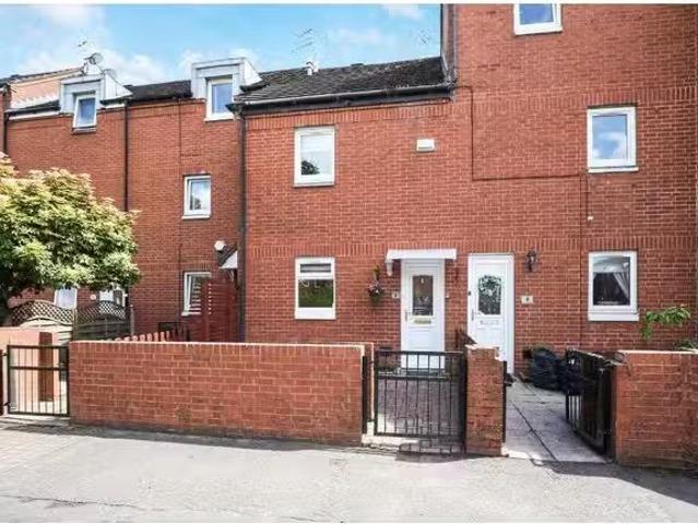 2 bedroom house for sale, Fairbairn Path, Bridgeton, Glasgow.
