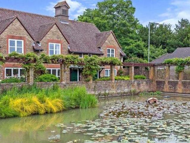 2 Bedroom House For Sale In Christs Hospital, Horsham