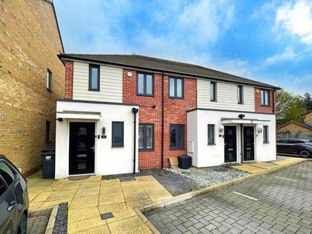 2 Bedroom House For Sale In Aveley