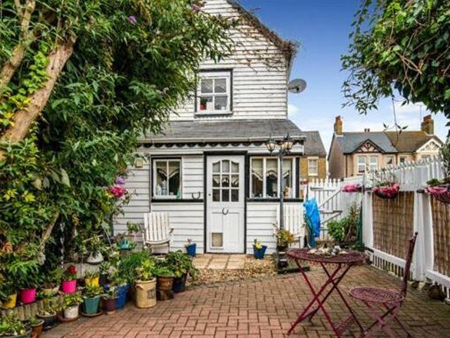 2 Bedroom House For Sale In Great Wakering, Southend on sea