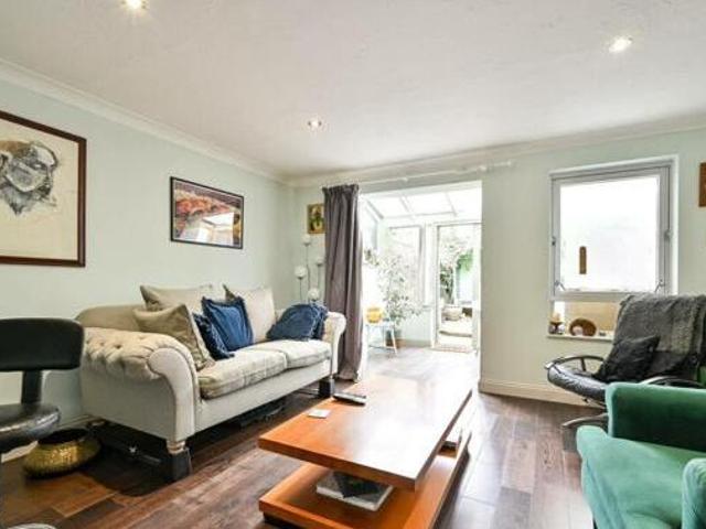 2 Bedroom House For Sale In Fulham, London