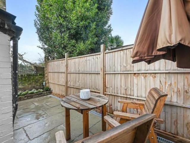 2 bedroom house for sale in Kerrison Place, Ealing, W5