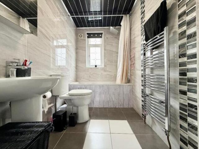 2 bedroom house for sale in Kingsway, Luton, Bedfordshire, LU4 8EH, LU4