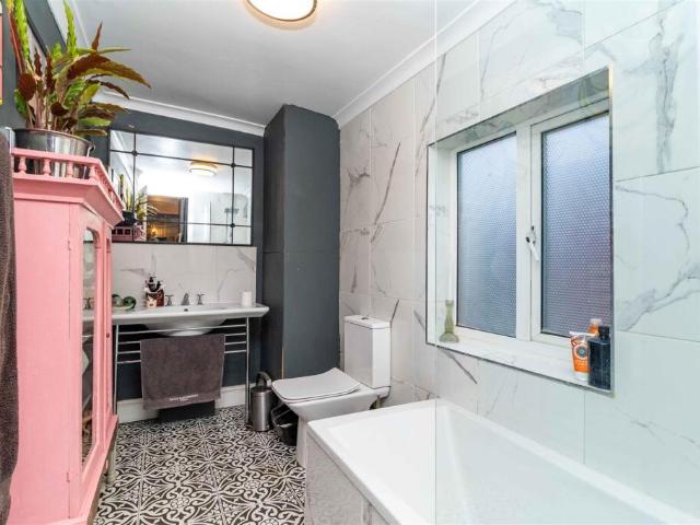 2 bedroom house for sale in Howard Street, Worthing, BN11
